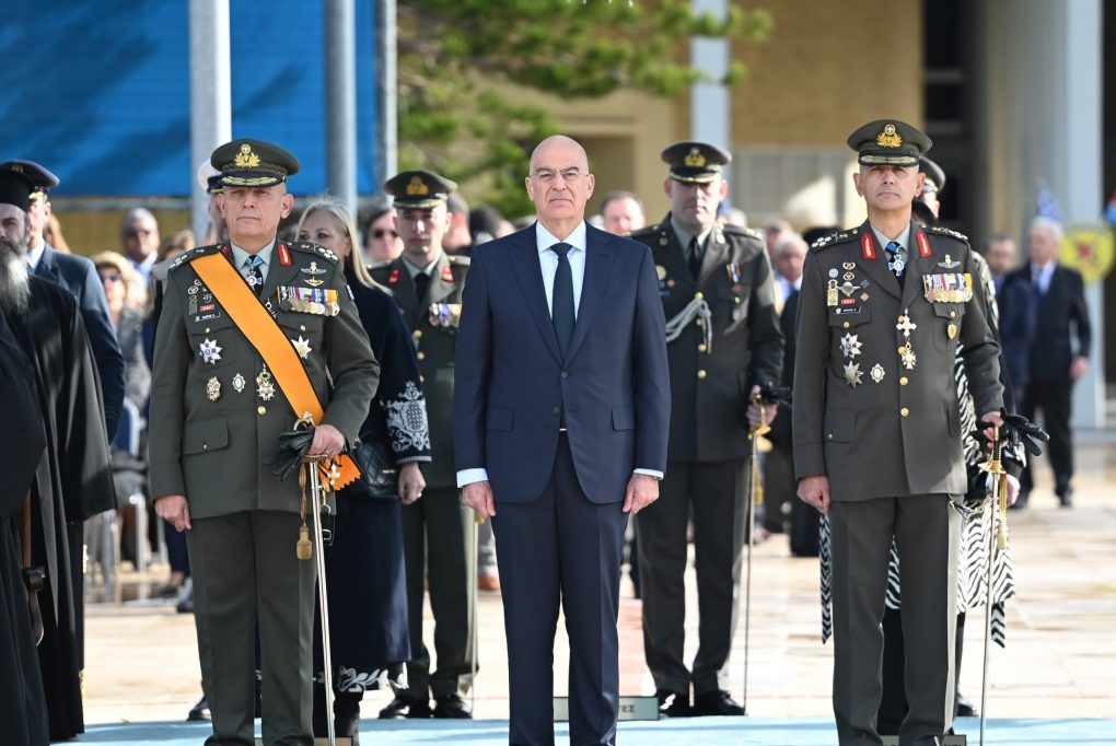 ΤΕΛΕΤΗ ΠΑΡΑΔΟΣΗΣ – ΠΑΡΑΛΑΒΗΣ ΤΟΥ ΓΕΕΘΑ / Ο ΚΩΝΣΤΑΝΤΙΝΟΣ ΦΛΩΡΟΣ ΠΑΡΕΔΩΣΕ ...